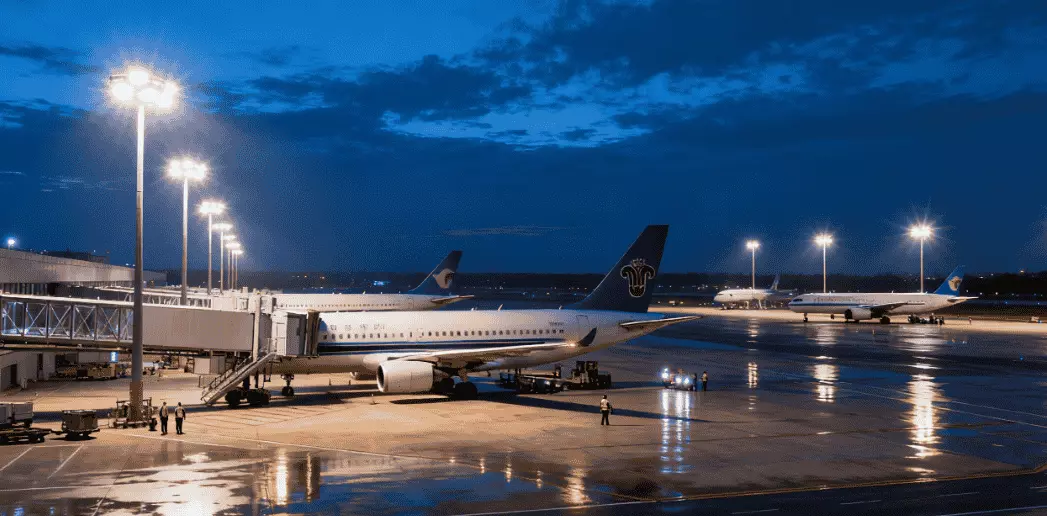 Airport Lighting Solutions | Ceramic LED Floodlight for Apron, Runway ...